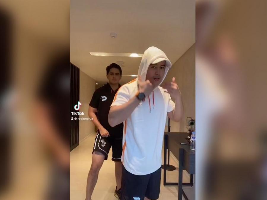 Rodjun Cruz and Juancho Triviño take on Benjamin Alves and Mark Herras ... Rodjun Cruz and Juancho Triviño take on Benjamin Alves and Mark Herras ...