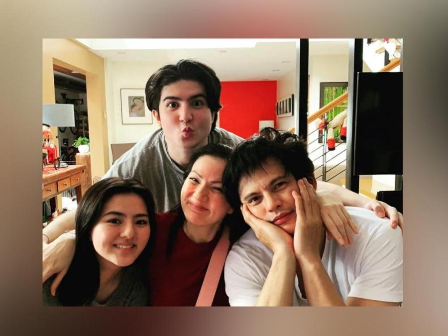 Pamilya Legaspi, pare-parehong may nunal sa kanilang kaliwang kamay ...