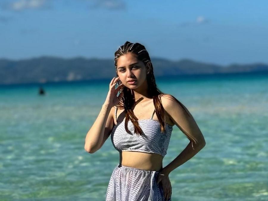 Elijah Alejo looks beautiful in her swimsuit in Boracay | GMA Entertainment