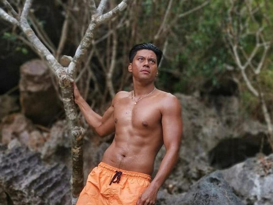LOOK: Jerald Napoles free dives to see shipwreck in Coron | GMA ...