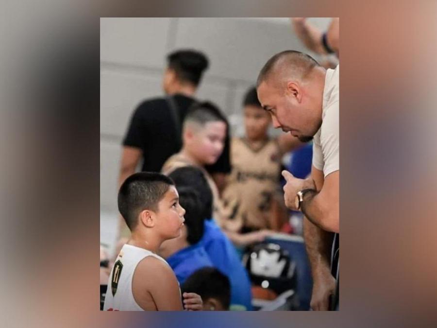Doug Kramer shows all-out support for son Gavin's basketball game | GMA ...