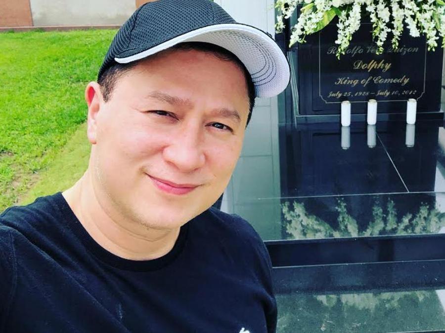 LOOK: Eric Quizon, binisita ang 'new home' ng yumaong ama na si Dolphy ...
