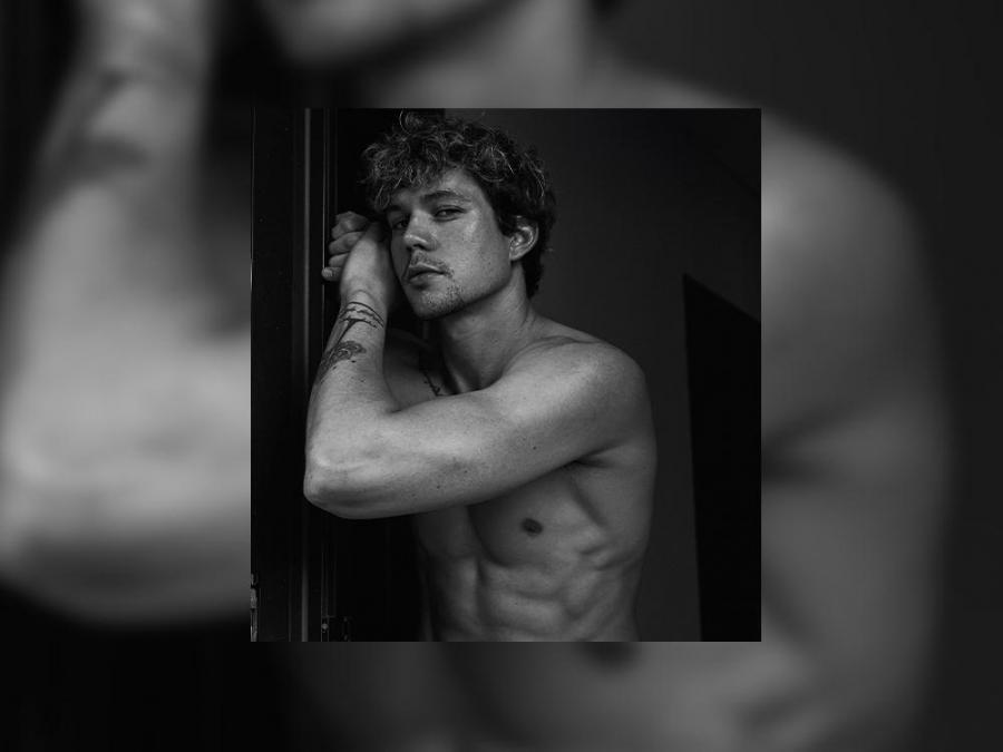 Kevin Dasom flexes toned body at Bench Body of Work fashion show | GMA ...