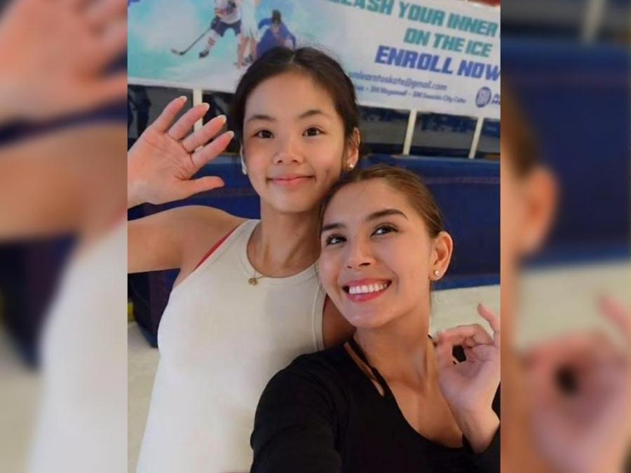 Ashley Ortega at Skye Chua, nag-reunion sa ice skating rink | GMA Entertainment