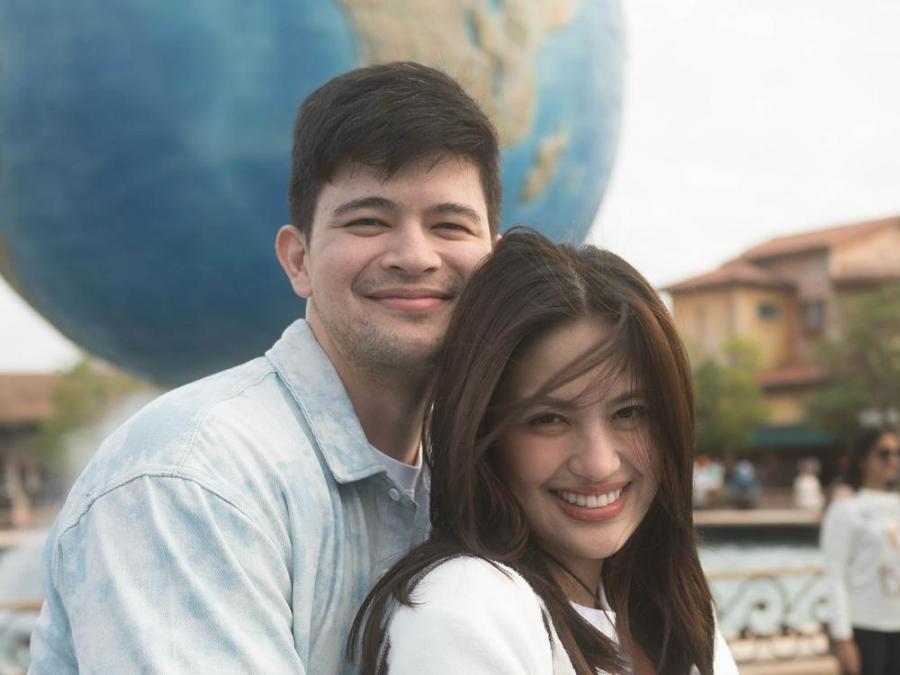 Julie Anne San Jose, bibigyan si Rayver Cruz ng kanyang sexy calendar | GMA Entertainment