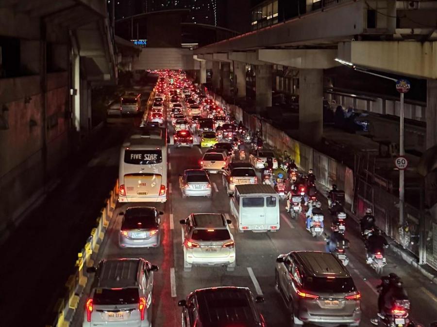 MMDA suspends number coding scheme for the holidays