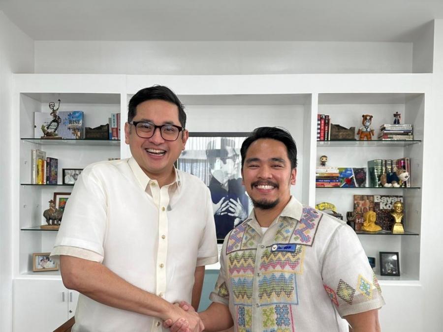 Gaming content creator Dino Cornel reviews Sen. Bam Aquino's PC setup