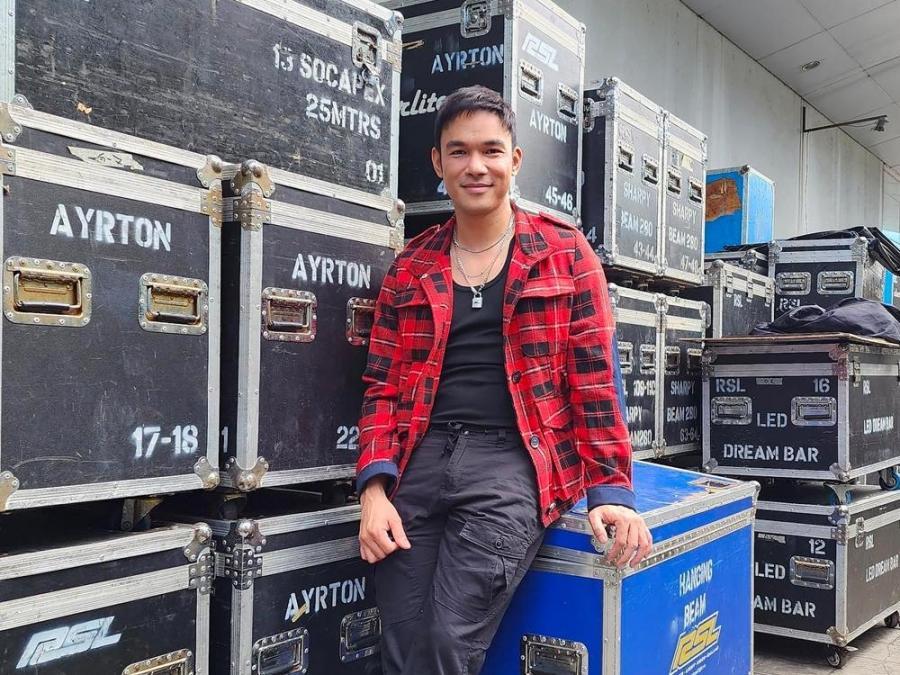 Mark Bautista naglalagay ng barya sa medyas tuwing magpe-perform | GMA Entertainment