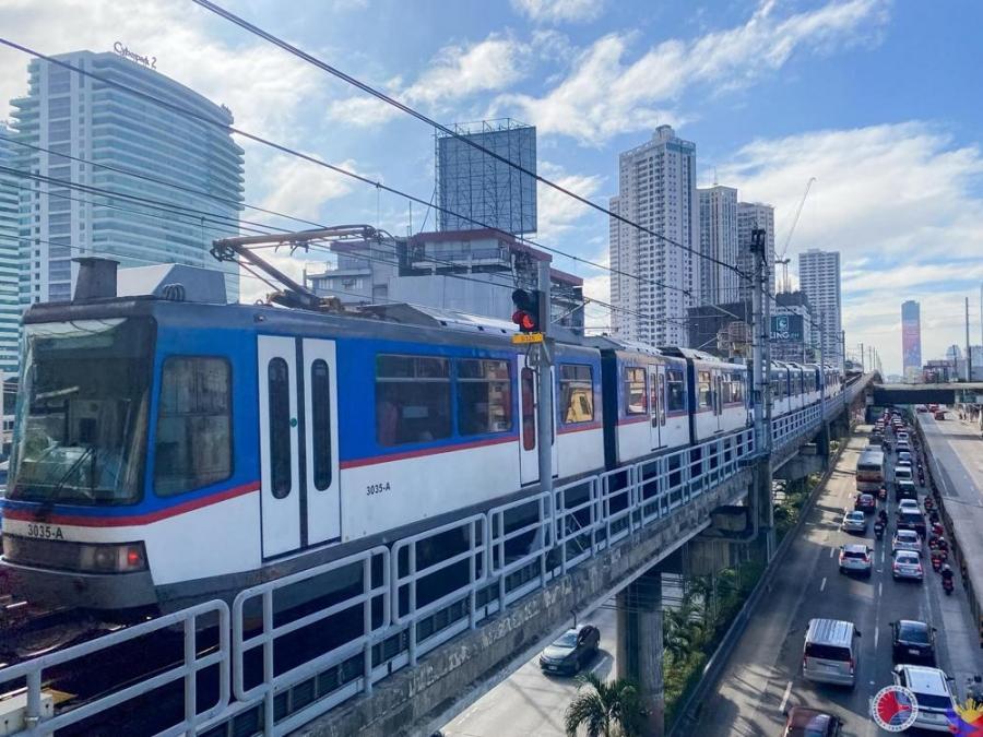 Heads up, commuters! MRT-3 extends operating hours