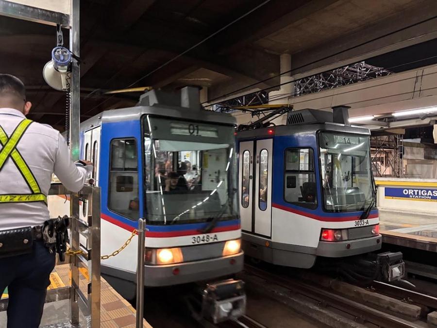 MRT-3 is offering free rides on Independence Day