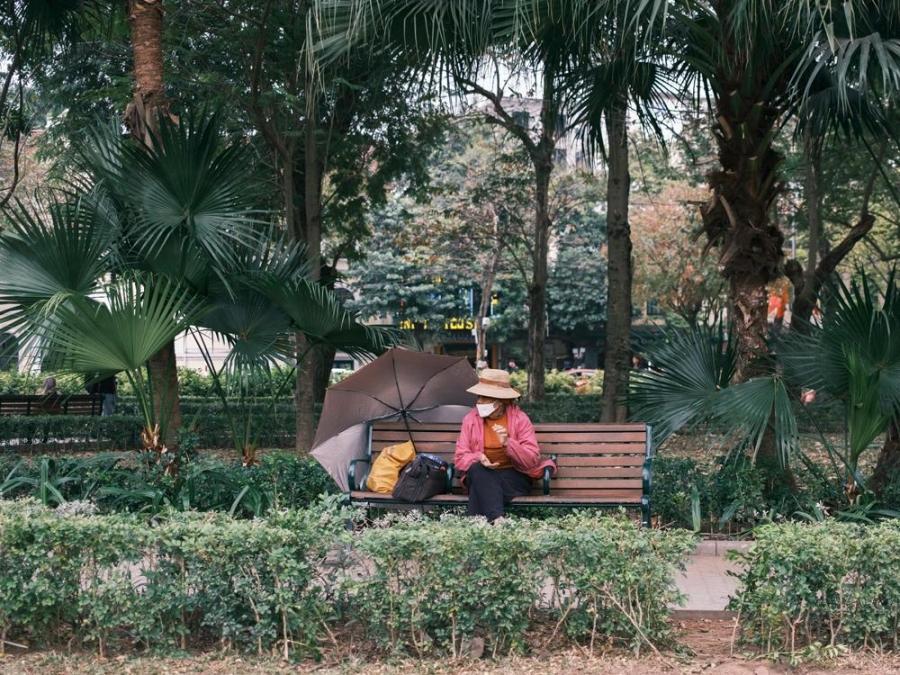 Study shows living near green spaces makes people younger