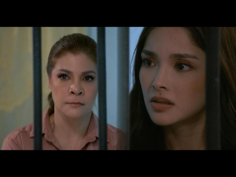 Abot-Kamay Na Pangarap: Pagkakakulong ni Moira, pinag-usapan online | GMA Entertainment