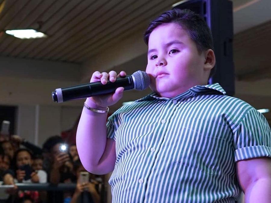 WATCH: Bae-by Baste, present sa block screening ng kanyang fan club ...