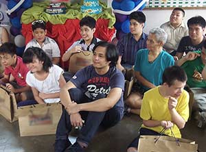 Dominic Roco hosts a colorful birthday celebration | GMA Entertainment