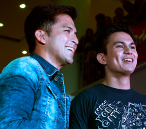 TomDen, pinanood si Rachelle Ann Go sa London | GMA Entertainment