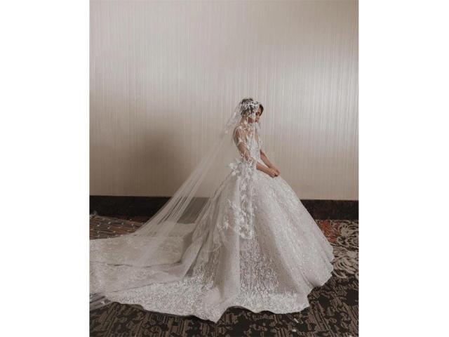 Max Collins sizzles in her latest swimsuit photos | GMA Entertainment