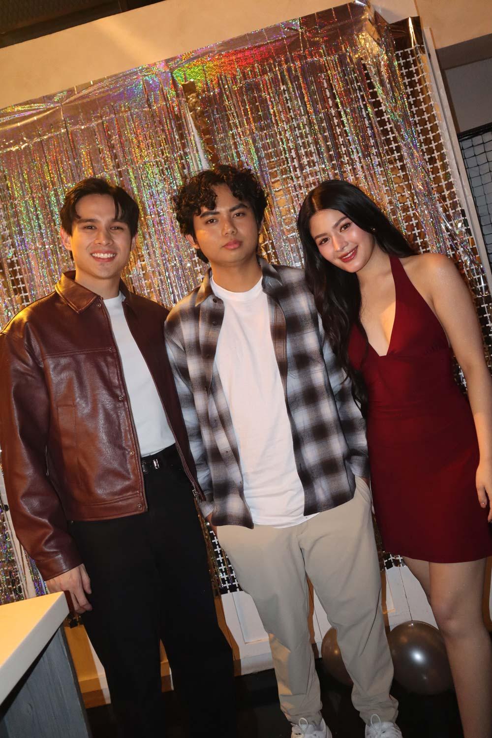 'Naiilang' MV tops YouTube PH as AZ Martinez and Ralph De Leon's appearance trends online | GMA ...