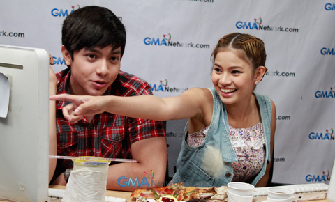 Alden Richards and Louise delos Reyes at the GMA Network Livechat | GMA ...