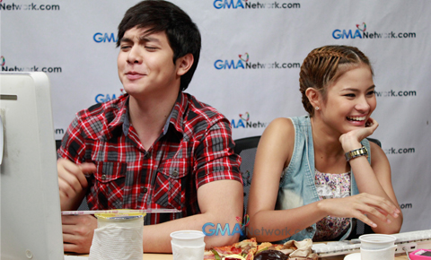Alden Richards and Louise delos Reyes at the GMA Network Livechat | GMA ...