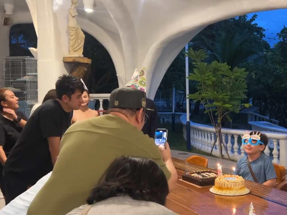 Euwenn Mikaell, nakatanggap ng birthday surprise mula sa cast at crew ng bagong movie | GMA ...