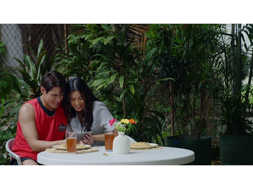 Ex-lovers, literal na magkakadikit sa 'Regal Studio Presents: Stuck on You' | GMA Entertainment