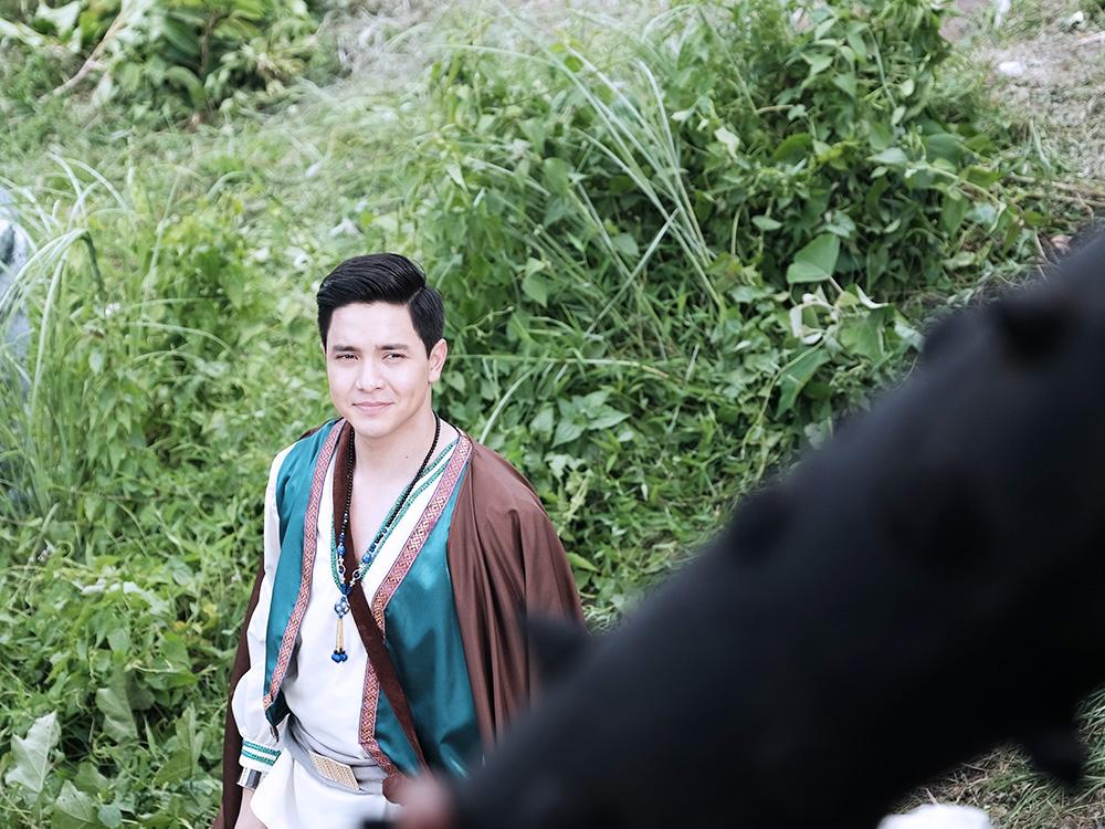 EXCLUSIVE LOOK: Alden Richards is Prinsipe Cariñoso in trending TVC ...