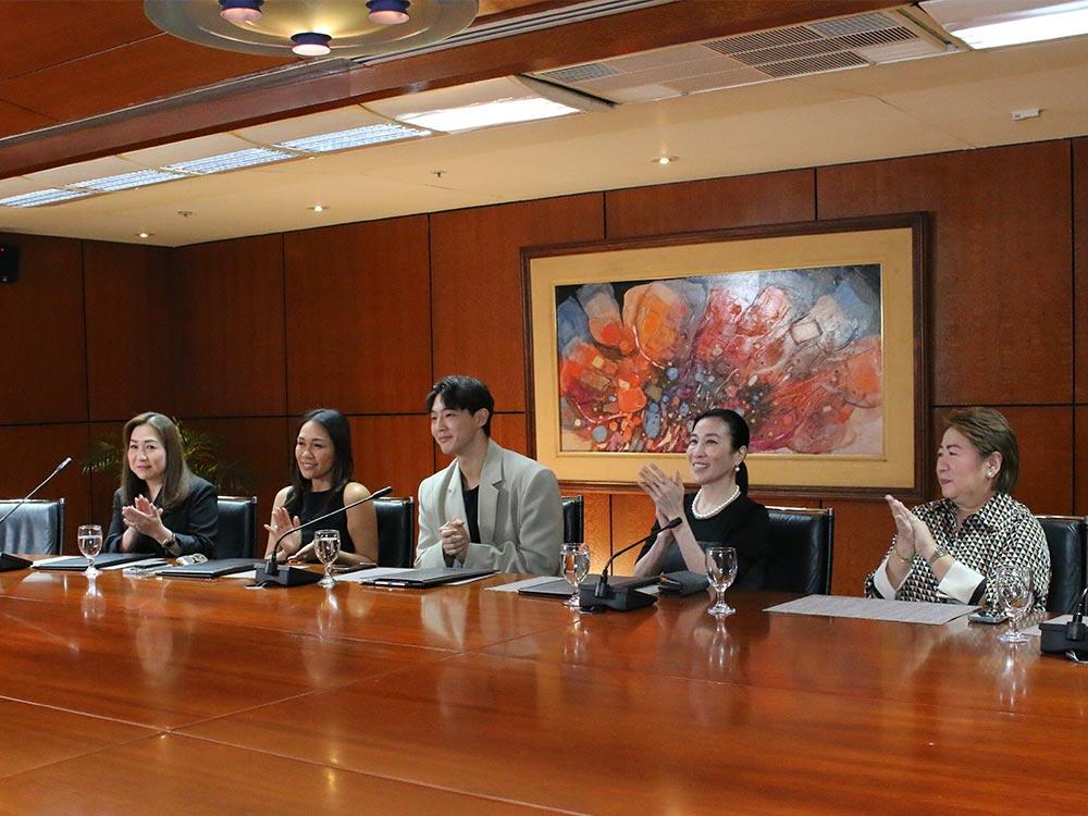 HIGHLIGHTS: Kim Ji-soo's contract signing with GMA's Sparkle | GMA ...