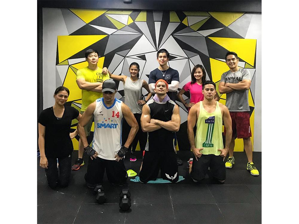 IN PHOTOS: Ang mga babae sa buhay ni Rayver Cruz | GMA Entertainment