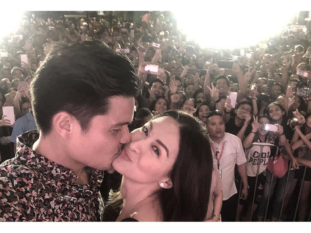 IN PHOTOS: DongYan invades Iloilo! | GMA Entertainment