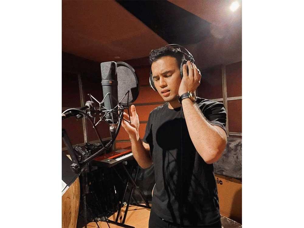 IN PHOTOS: Get to know singer-actor Brent Valdez | GMA Entertainment