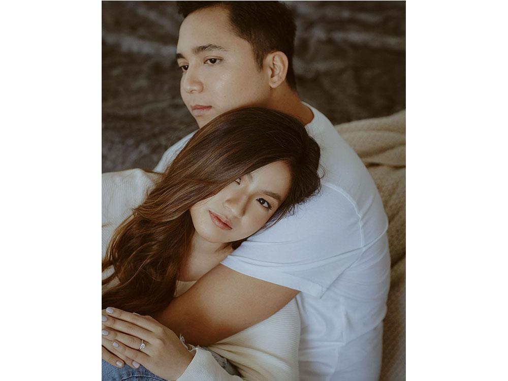 IN PHOTOS: Joyce Ching and Kevin Alimon's laidback prenup shoot | GMA Entertainment