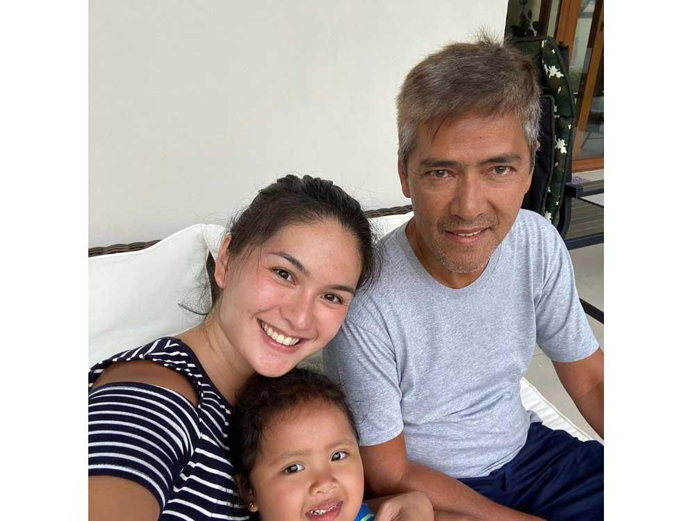Oyo Sotto posts priceless photo with all of Vic Sotto's children | GMA Entertainment