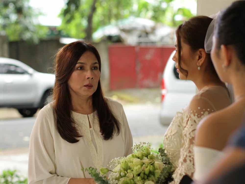 Ina, tila bisita lang sa kasal ng anak sa 'Magpakailanman' | GMA Entertainment