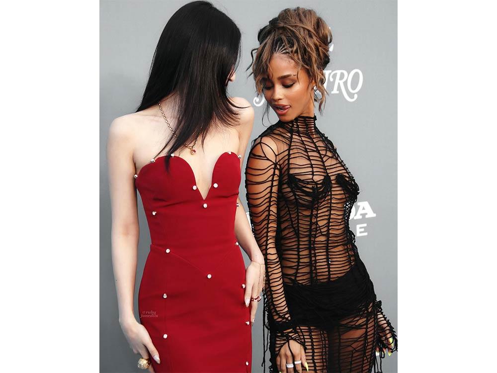 Jennie receives Global Force Award at Billboard Women in Music 2025 | GMA Entertainment