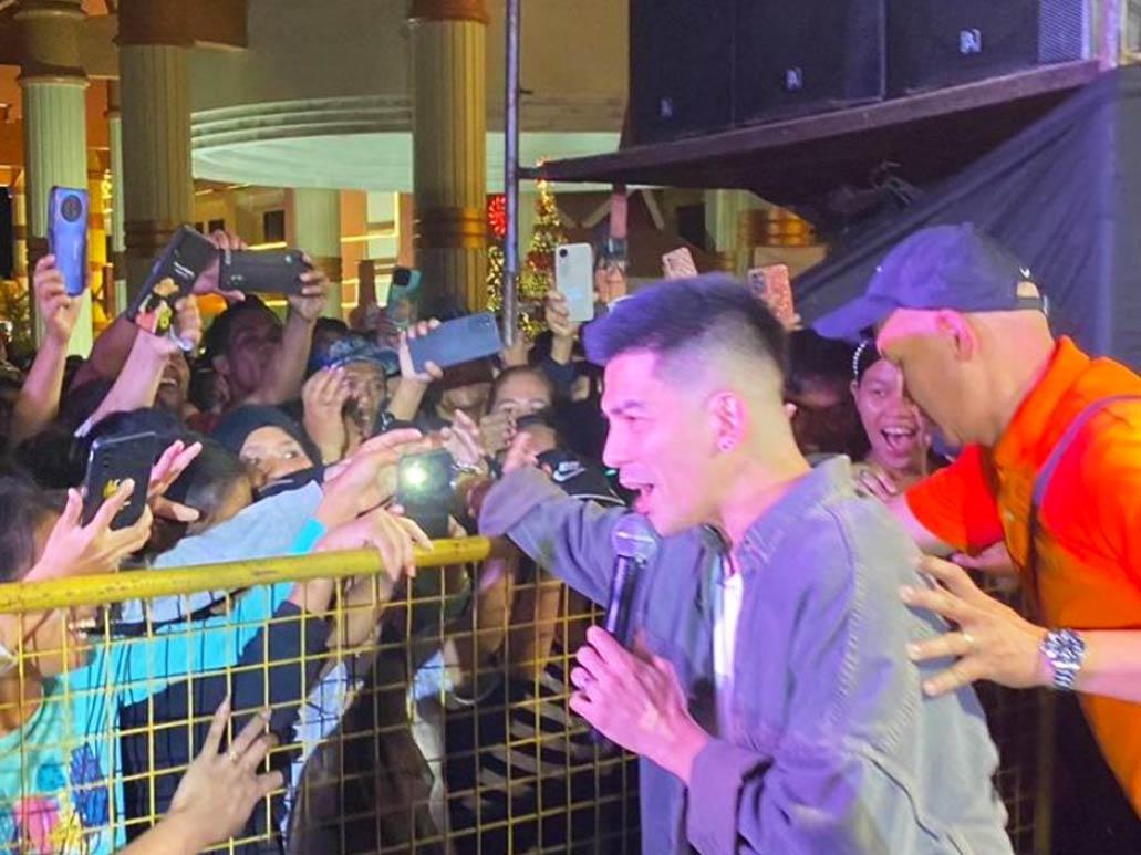 Jessica Villarubin, Mark Herras, Rochelle Pangilinan, naki-'Pasko sa ...