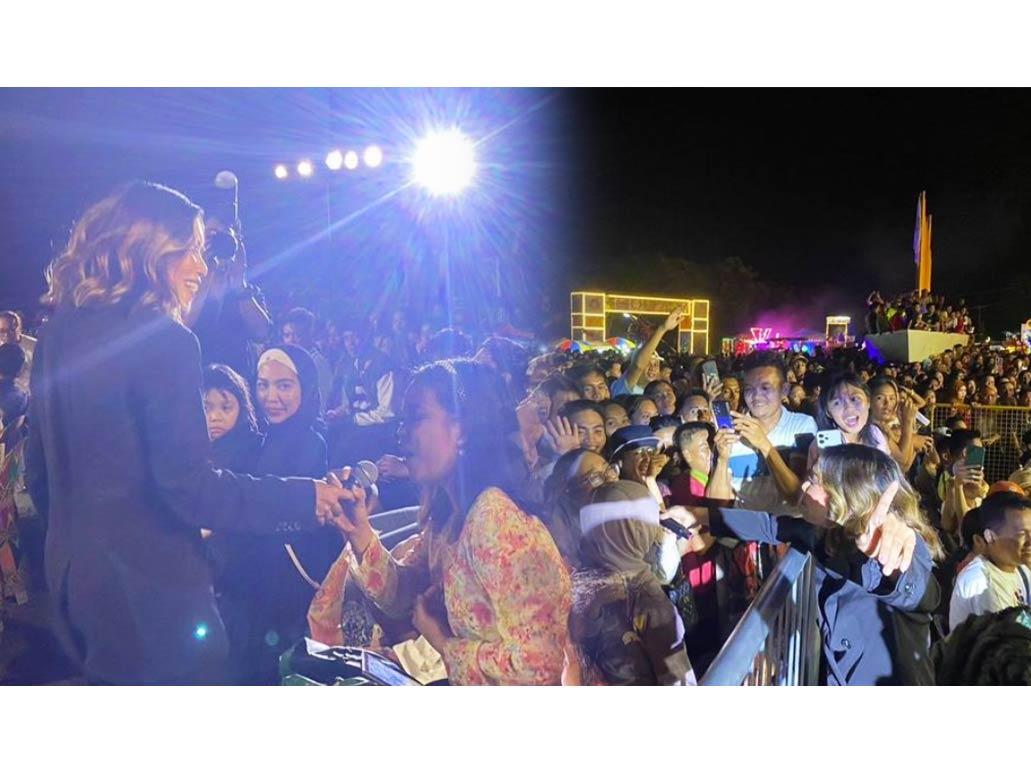 Jessica Villarubin, Mark Herras, Rochelle Pangilinan, naki-'Pasko sa ...