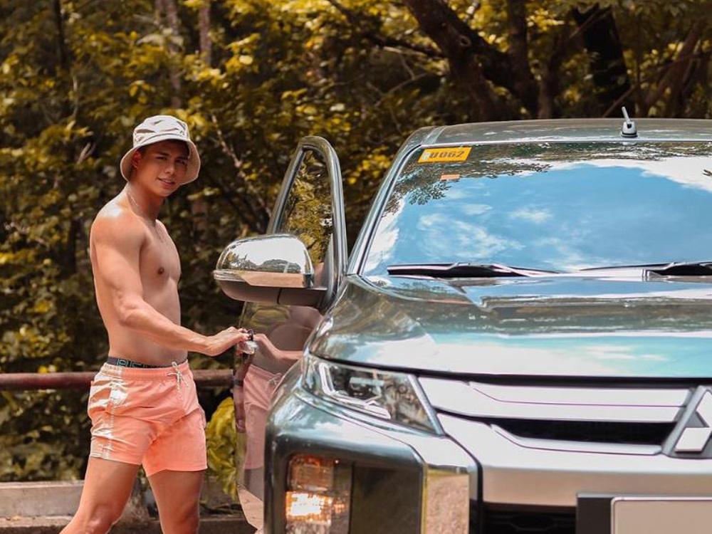 John Vic De Guzman's half-naked photos will make every girl's heart flutter | GMA Entertainment