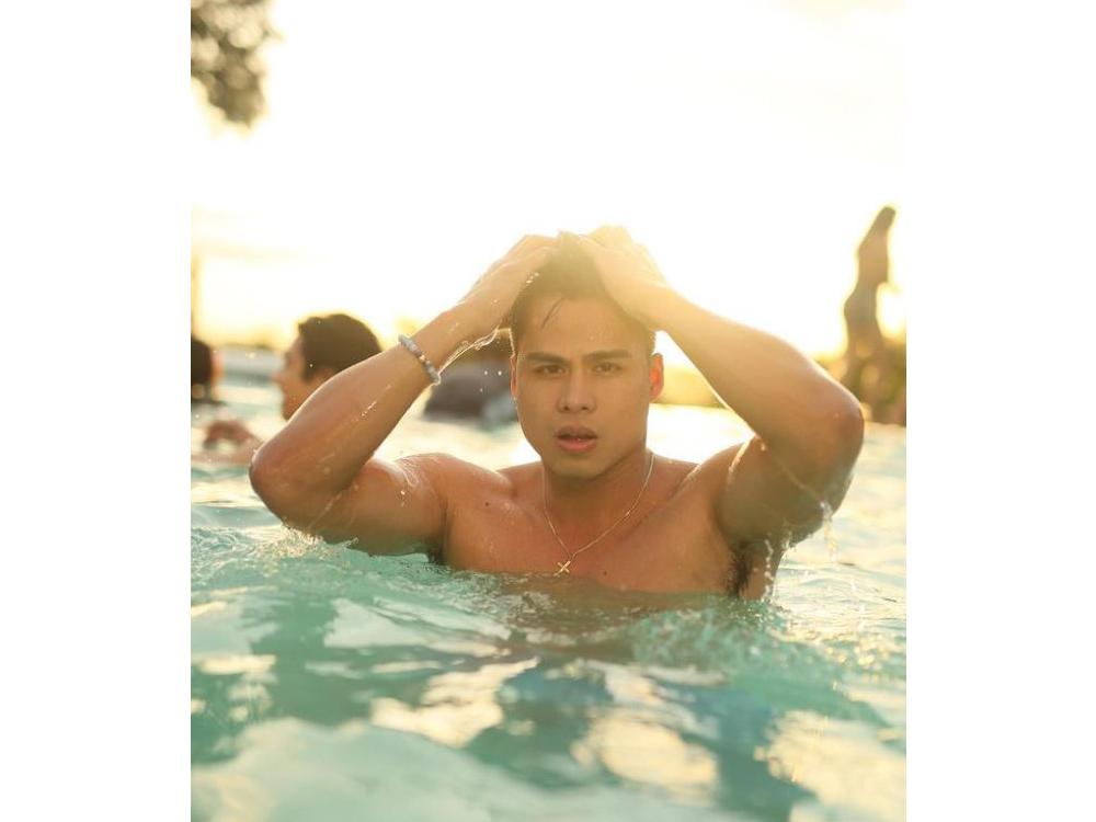 John Vic De Guzman's half-naked photos will make every girl's heart flutter | GMA Entertainment