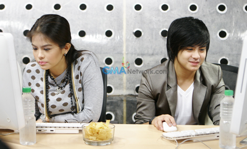 Live Chat with Jake and Bea | GMA Entertainment