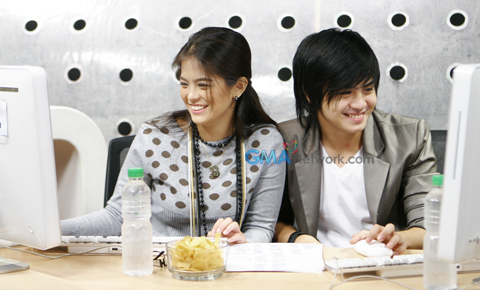 Live Chat with Jake and Bea | GMA Entertainment