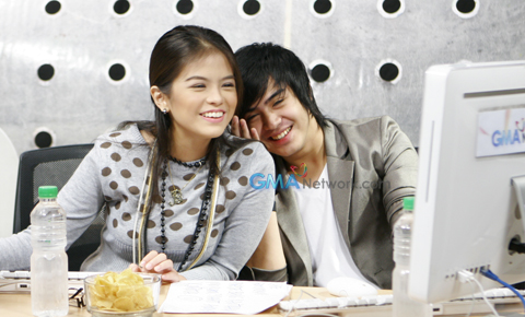 Live Chat with Jake and Bea | GMA Entertainment