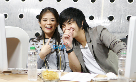 Live Chat with Jake and Bea | GMA Entertainment