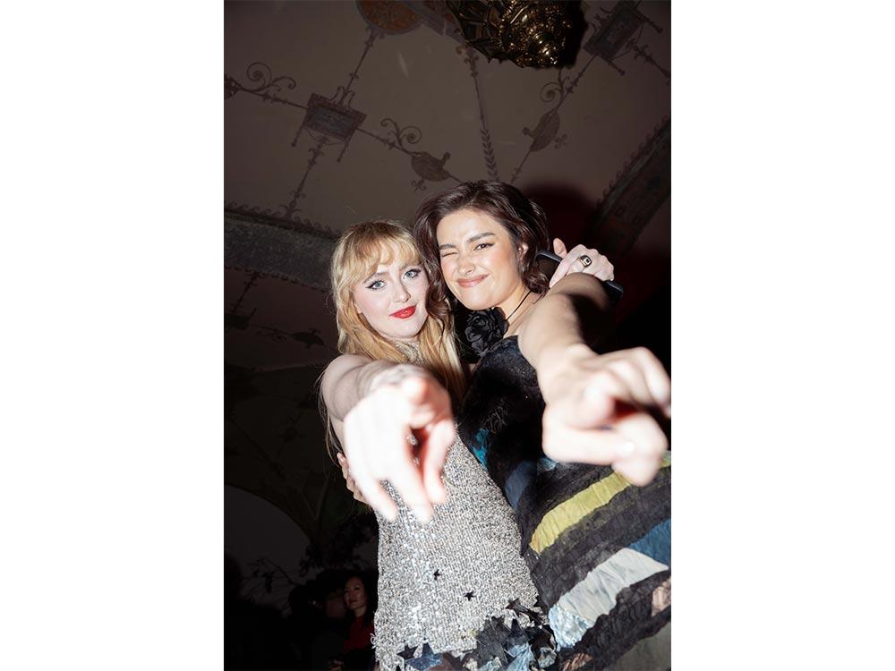 Liza Soberano shines in 'Lisa Frankenstein' black carpet | GMA Entertainment