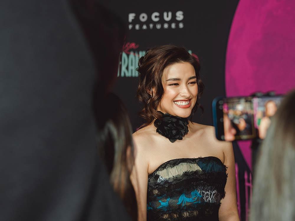 Liza Soberano stuns in debut appearance at 2024 SAG Awards | GMA Entertainment