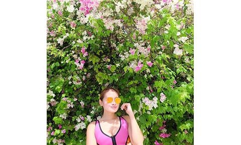 LOOK: 'Bubble Shaker' Arny Ross sizzles in the tropical islands of Cebu ...