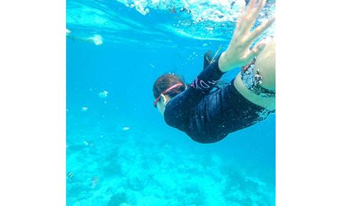 LOOK: 'Bubble Shaker' Arny Ross sizzles in the tropical islands of Cebu ...