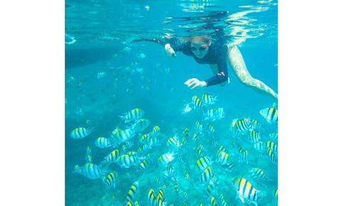 LOOK: 'Bubble Shaker' Arny Ross sizzles in the tropical islands of Cebu ...