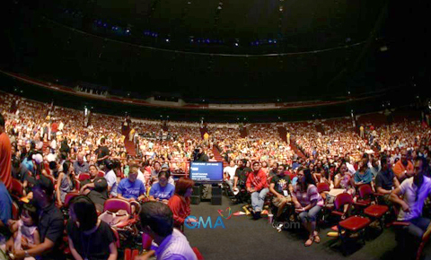 Manny Many Prizes at the Gibson Amphitheatre | GMA Entertainment