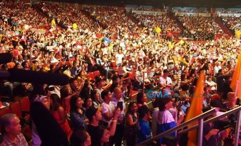 Manny Many Prizes at the Gibson Amphitheatre | GMA Entertainment