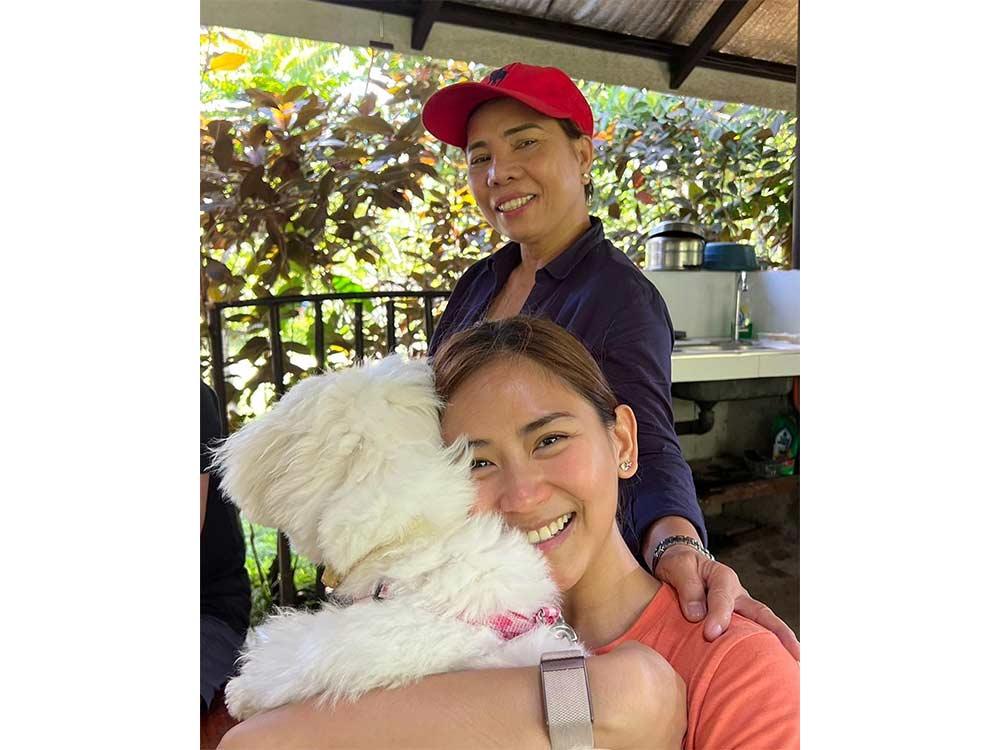 Matteo Guidicelli and Sarah Geronimo visit Susan Enriquez's farm in ...